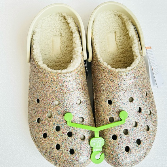 CROCS | Shoes | Crocs Mens Gold Glam Fleece Lined Casual Travel ...